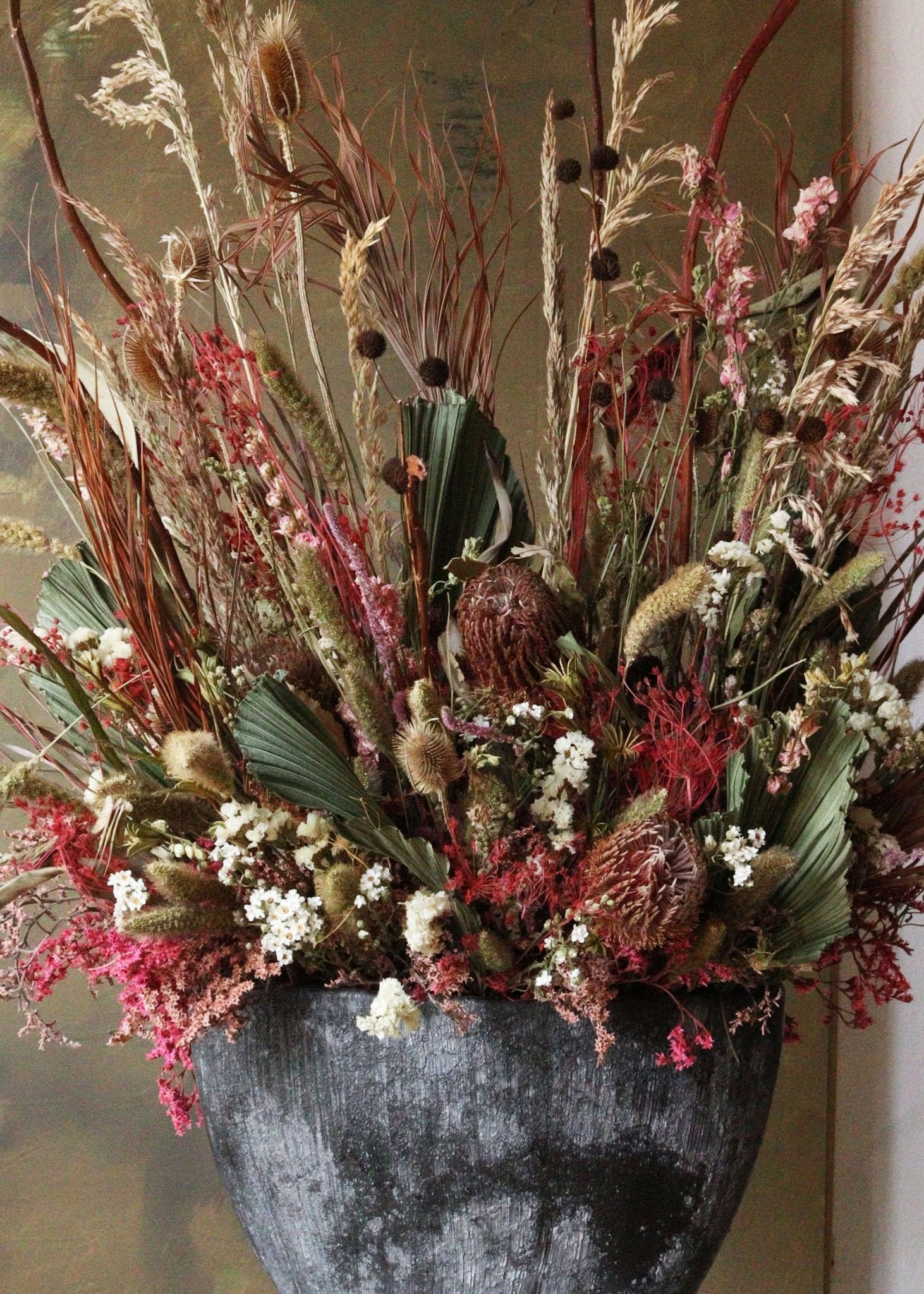 Luxury dried flower arrangement with natural tropical leaves and banks ...